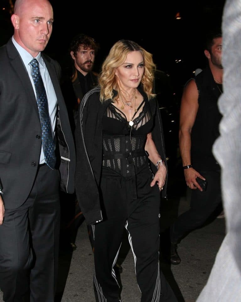 50+ Secured Celebrities with the Most Intimidating Bodyguards – Page 52